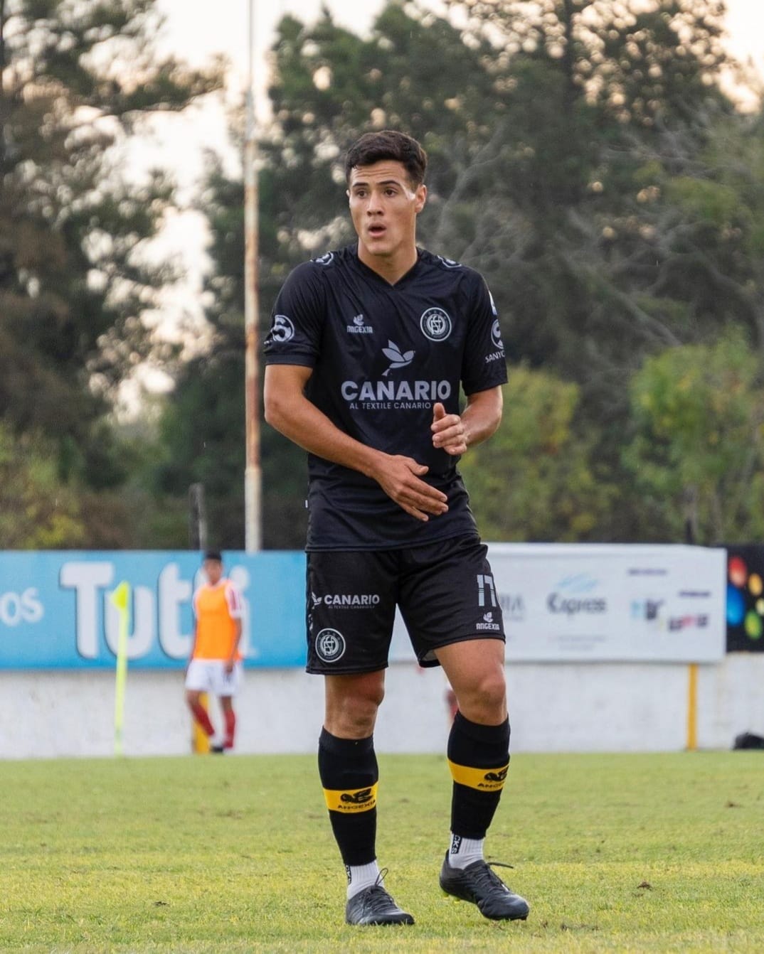 Fútbol A.F.A. Flandria le ganó 2 a 1 a Agropecuario. Ale Nalerio estuvo ...