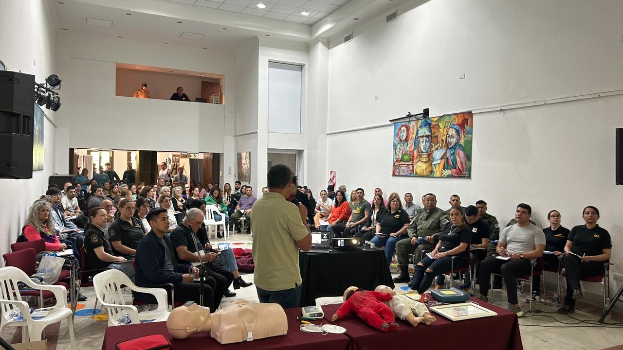 Capacitación de Camuzzi para prevenir accidentes y actuar ante ...